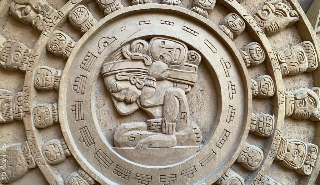 Meses Del Calendario Maya MAYAN CALENDER Stock Photos, Illustrations